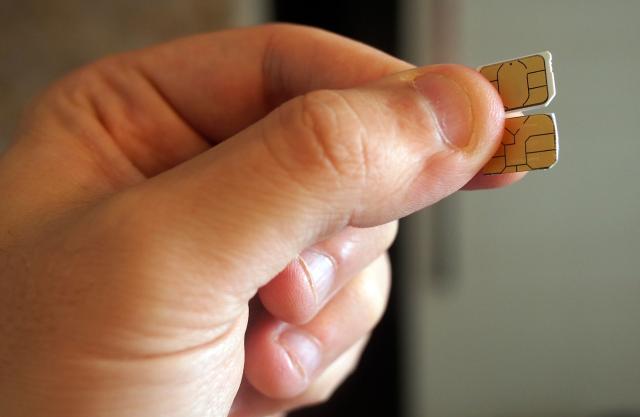 How To Cut A Mini SIM Into A Nano SIM - The Duane Storey